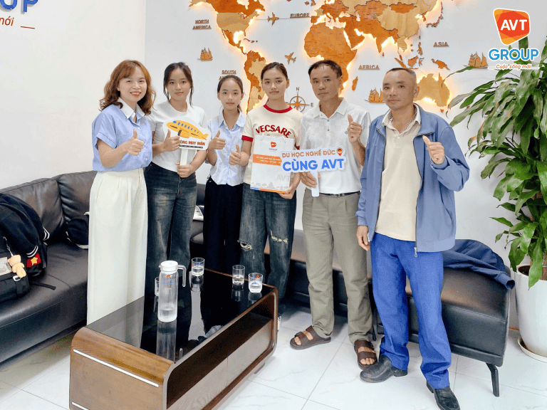 AVT Group tiễn Cao Hoàng Xuân Nhi và Trần Bá Nhật sang Đức